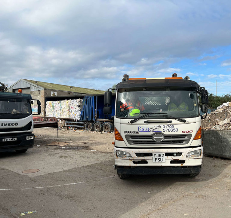 What is a roll-on-roll-off (RORO) skip? | Beta Skips